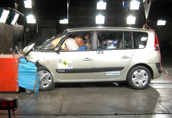 Euro NCAP: Euro NCAP je strokovnost Renaulta potrdil z najboljšo oceno ...